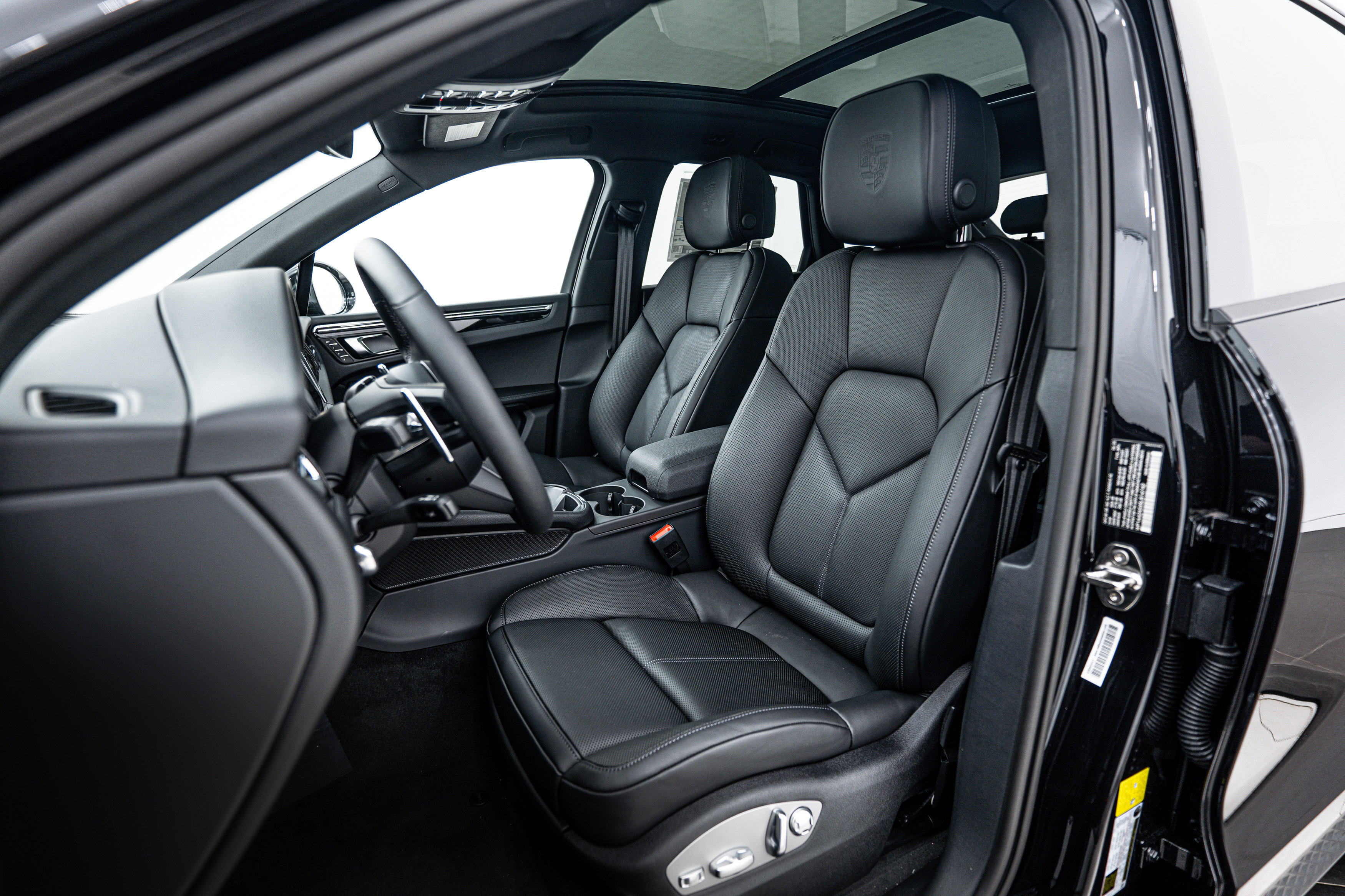 New 2025 Porsche Macan Base Sport Utility in Highland Park #P250725 ...