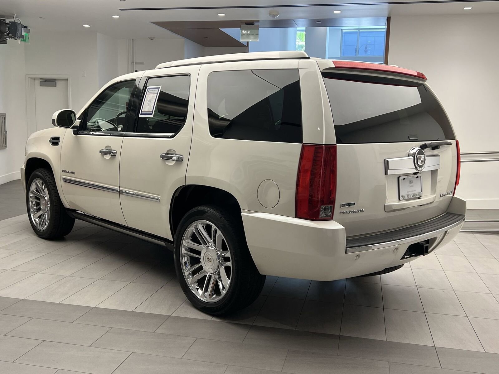 2022 Cadillac Escalade White Diamond