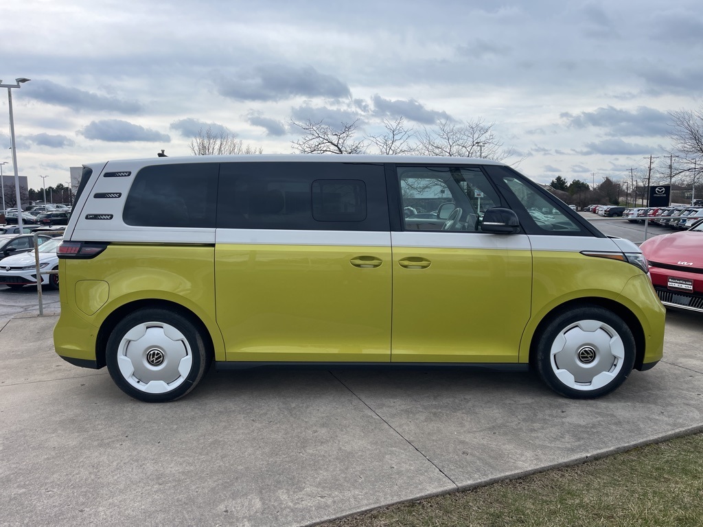 New 2025 Volkswagen ID. Buzz 1st Edition 4D Passenger Van in Racine ...