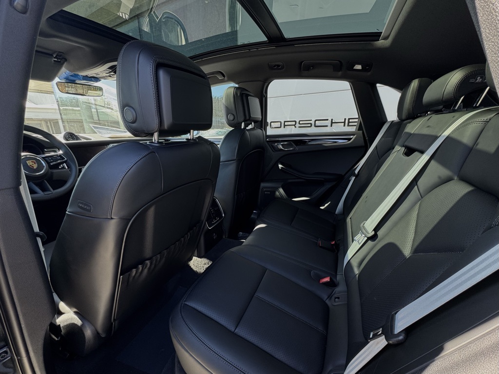 New 2025 Porsche Macan 4D Sport Utility in Falmouth #F10315 | Porsche Maine