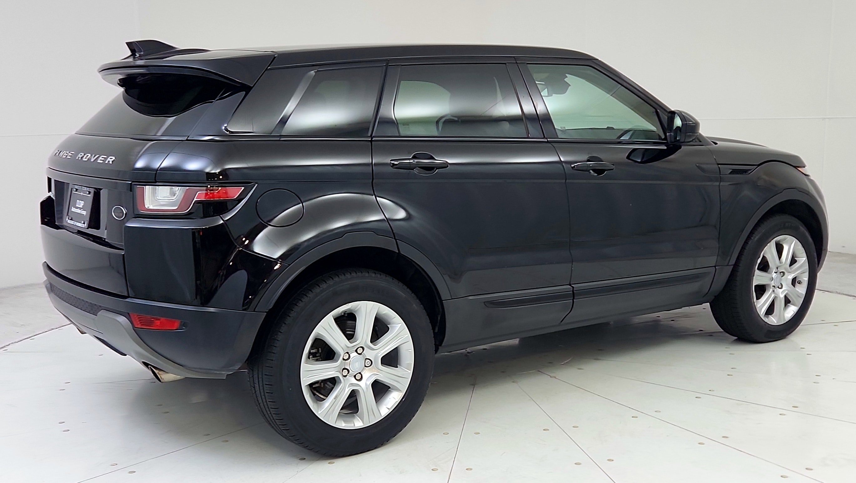 Pre-Owned 2019 Land Rover Range Rover Evoque SE Premium Sport Utility ...