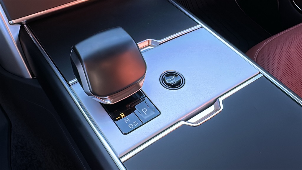 New 2025 LAND ROVER Range Rover SV Signature Suite SUV in North Haven ...