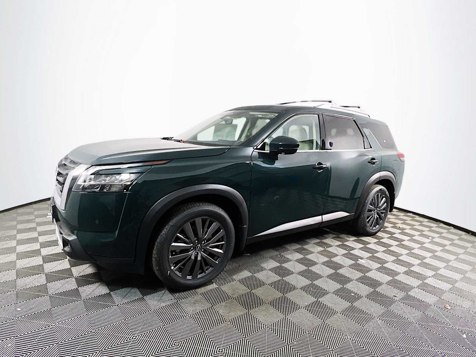 Nissan Pathfinder 2022 Black Rims