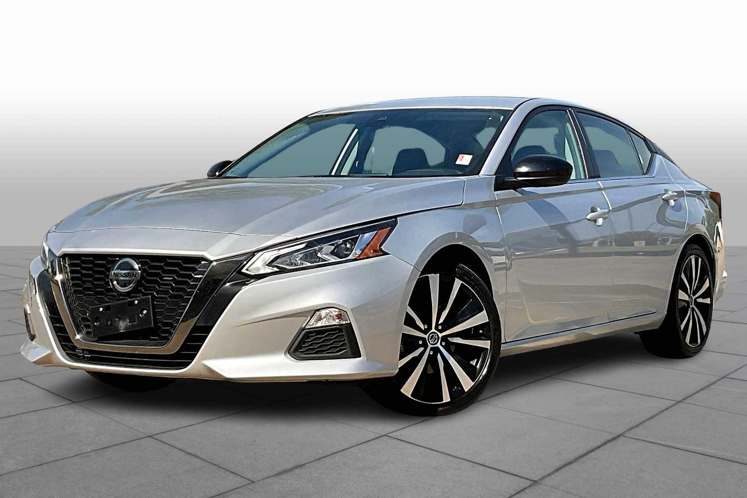 Nissan Altima Silver 2022