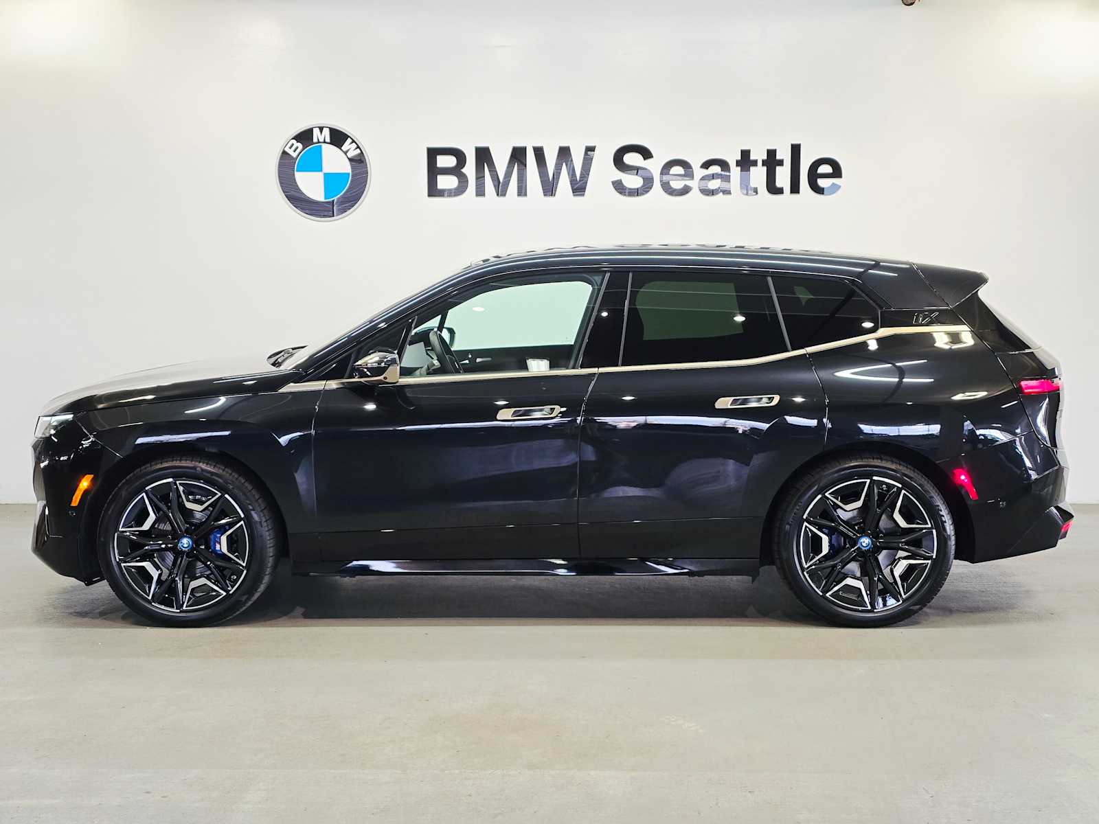 Pre-Owned 2025 BMW iX M60 SUV in Seattle #CS32573XL | BMW Seattle