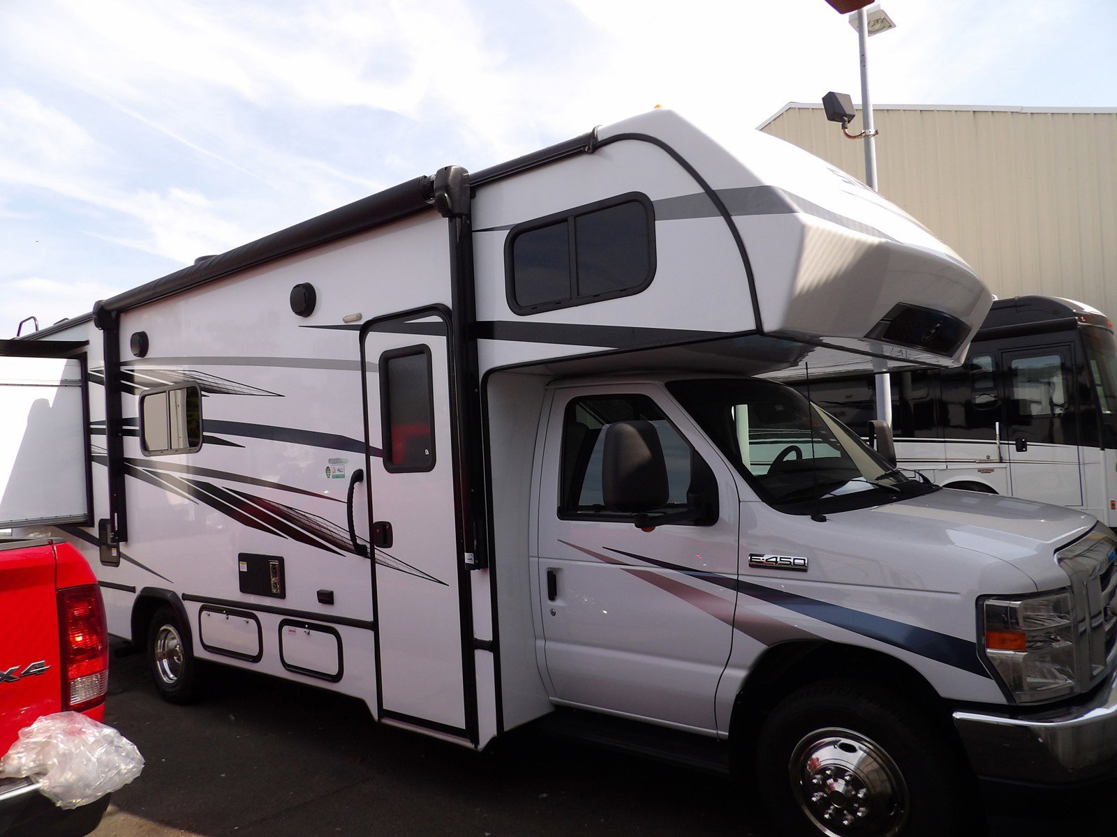 Pre-Owned 2023 ForestRiver Sunseeker 2550DSLE Class C in Bristol #22747A | Crowley RV