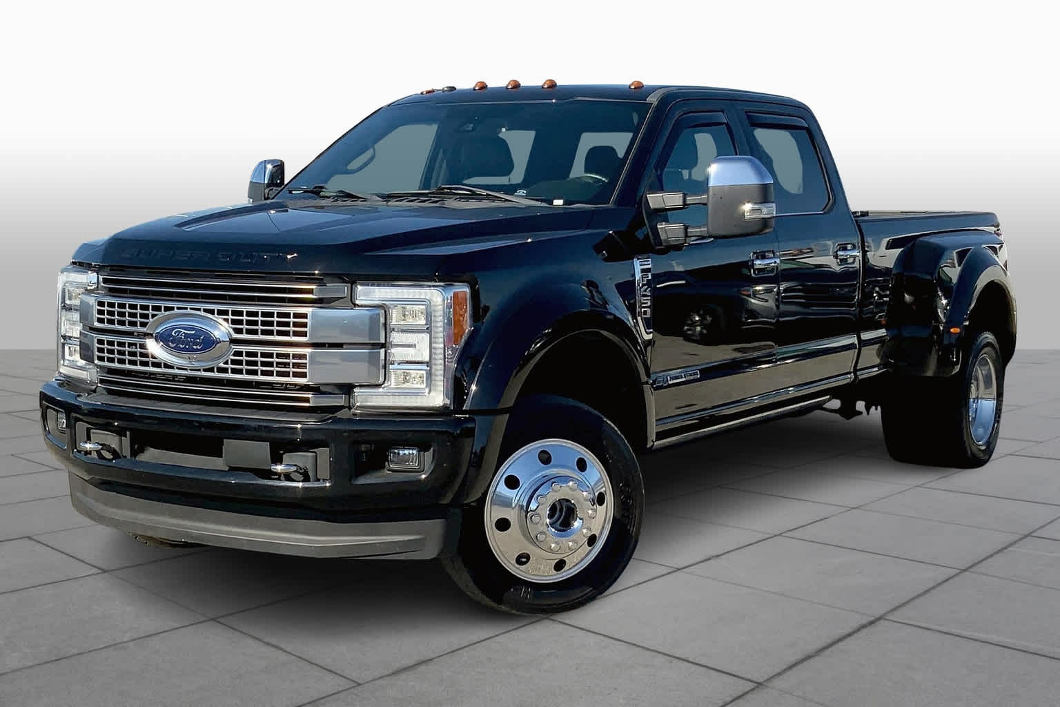 Pre-Owned 2018 Ford Super Duty F-450 DRW Platinum Crew Cab Pickup in ...