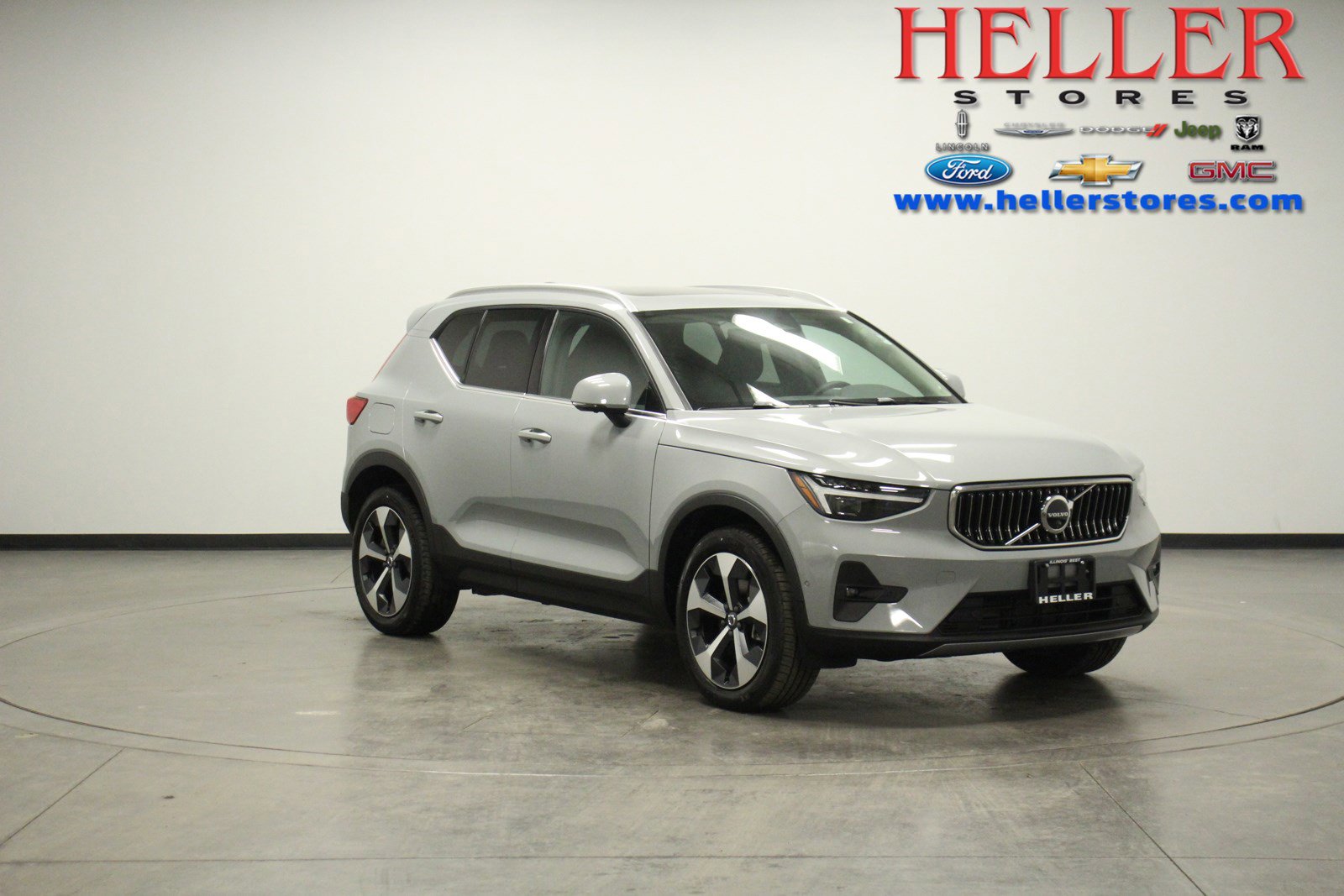 Pre-Owned 2025 Volvo XC40 B5 Plus Bright Theme 4D Sport Utility in ...