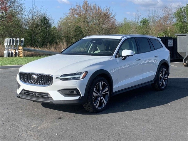 New 2025 Volvo V60 Cross Country B5 Plus 4D Wagon in Fletcher #V51066 | Hunter Volvo Cars Asheville