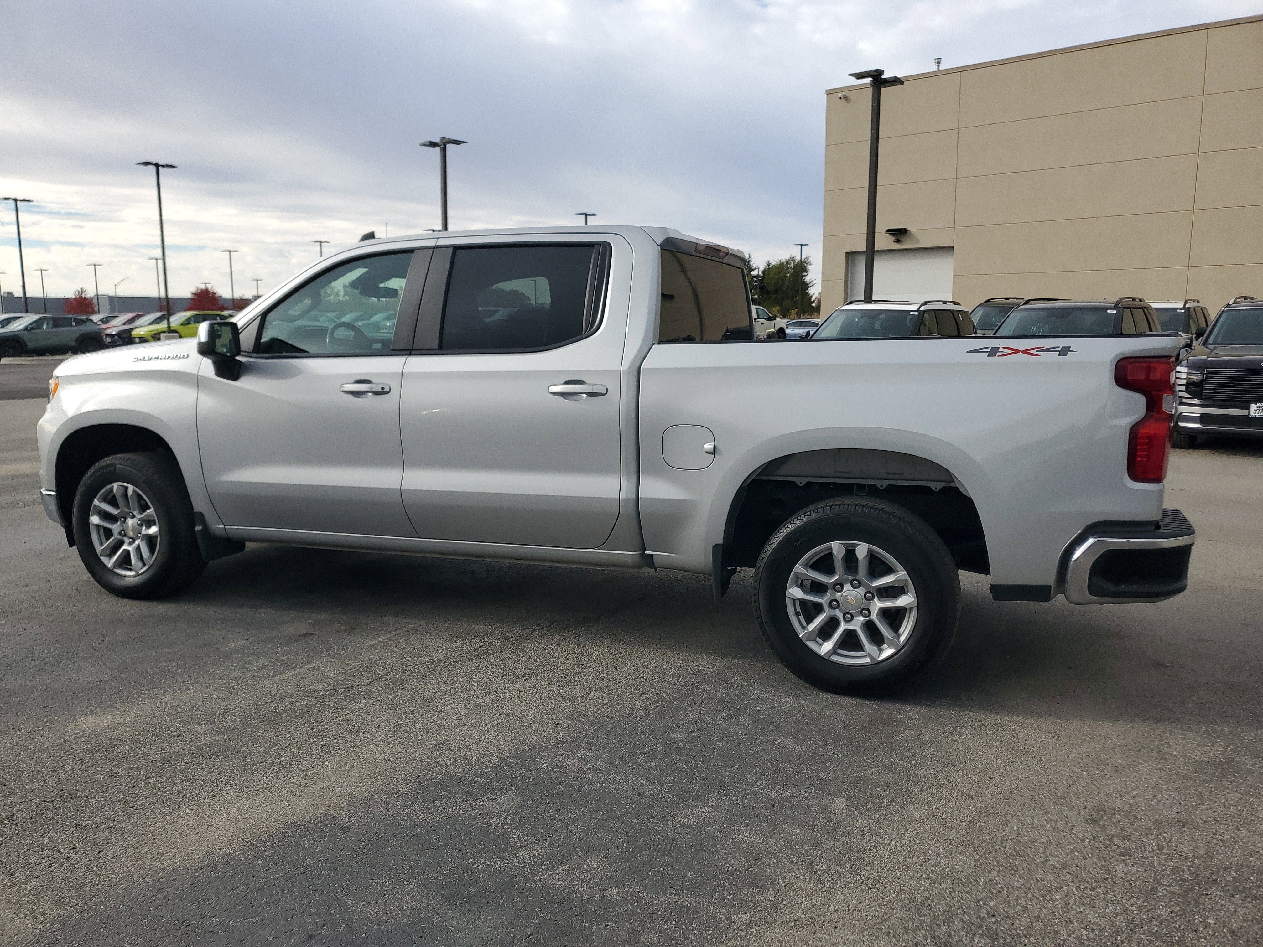 Used 2022 Chevrolet Silverado 1500 LT Crew Cab in Joliet, IL | Near ...