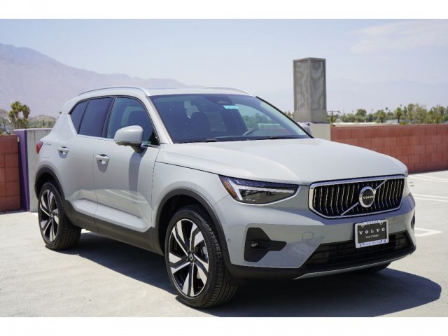 Pre-Owned 2025 Volvo XC40 B5 Plus Bright Theme Sport Utility in ...