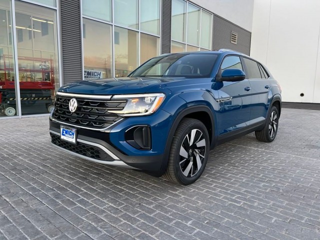 New 2025 Volkswagen Atlas Cross Sport 2.0T SE w/Technology 4D Sport ...