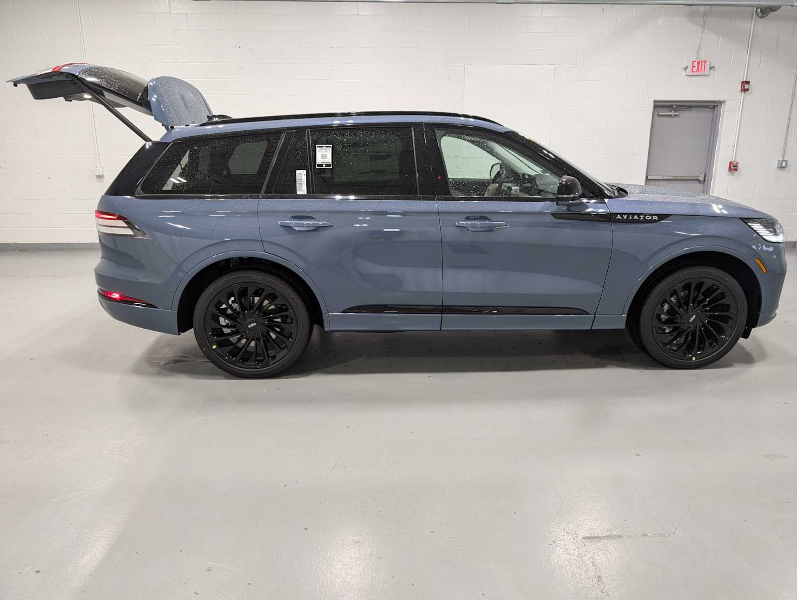 New 2025 Lincoln Aviator Reserve in Whisper Blue Metallic Clearcoat | Greensburg, PA | #F05639