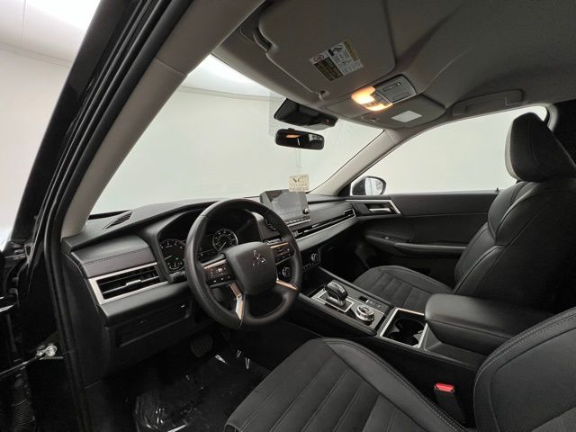 Pre-Owned 2024 Black Mitsubishi Outlander SE 4D Sport Utility for Sale ...