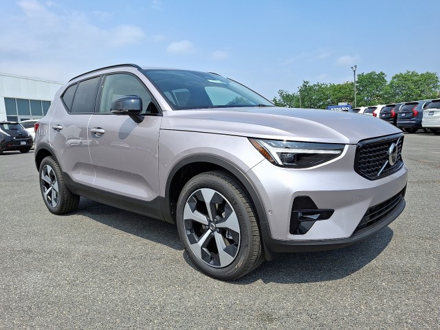 New 2026 Volvo XC40 B5 Plus SUV in Nazareth #6042 | Brown-Daub Volvo ...