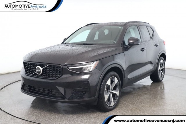 Used 2024 Volvo XC40 B5 AWD Core Bright Theme SUV available at ...