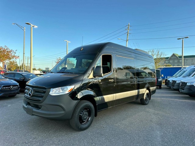 New 2025 Sprinter Sprinter Passenger Van Passenger 170 WB Full-size ...