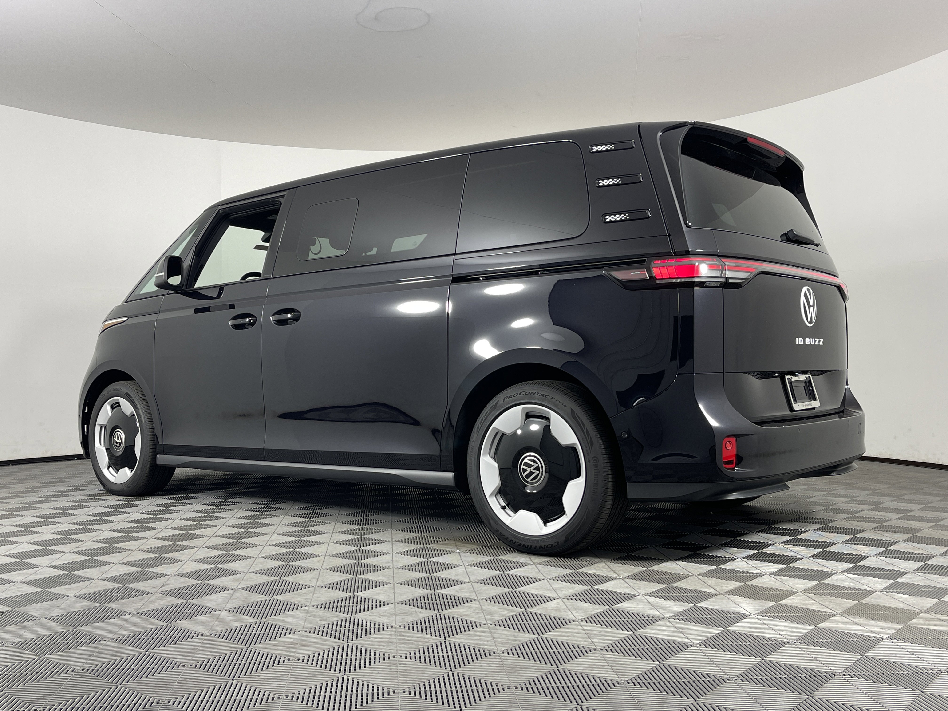 New 2025 Volkswagen ID. Buzz Pro S Mini-van, Passenger in Fairfield ...