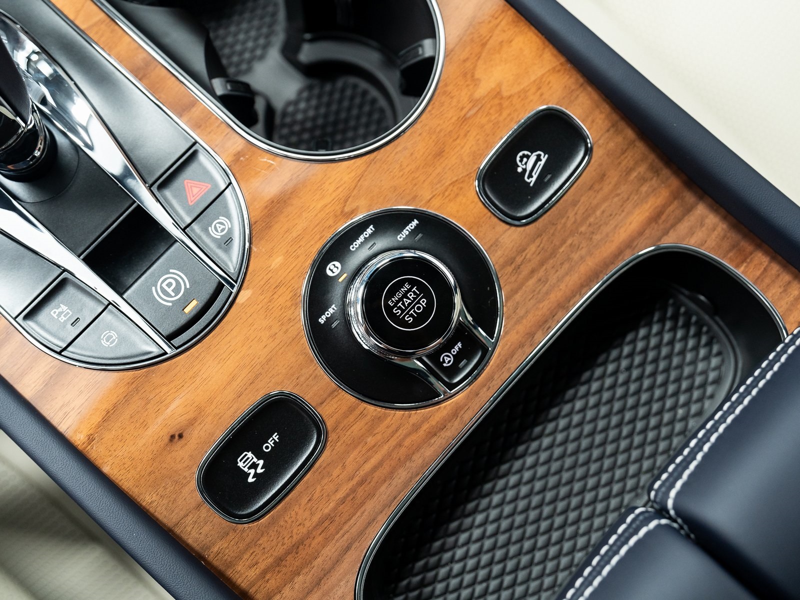 New 2024 Bentley Bentayga Azure V8 4D Sport Utility for Sale #RC028269 ...