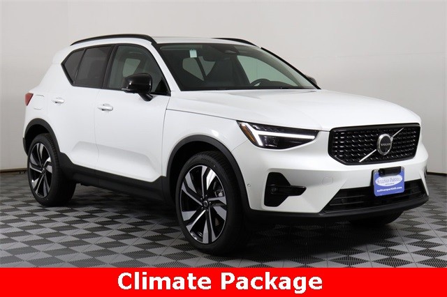 Pre-Owned 2025 Volvo XC40 B5 Plus Dark Theme 4D Sport Utility in ...