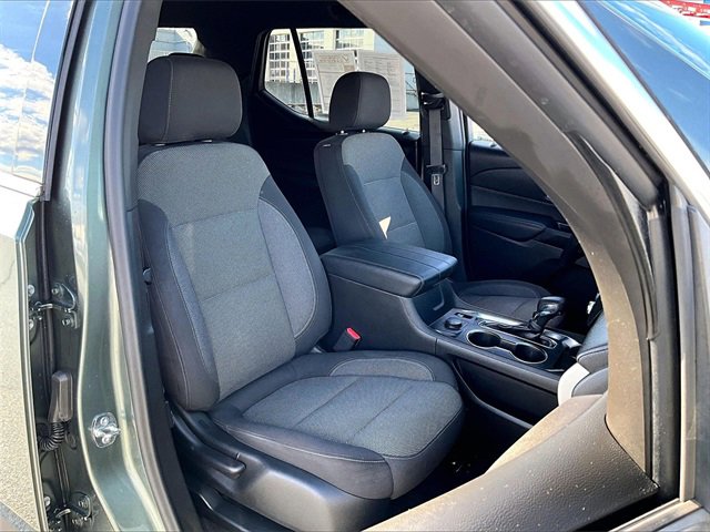 Pre-Owned 2022 Chevrolet Traverse LT Cloth SUV in New Castle ...