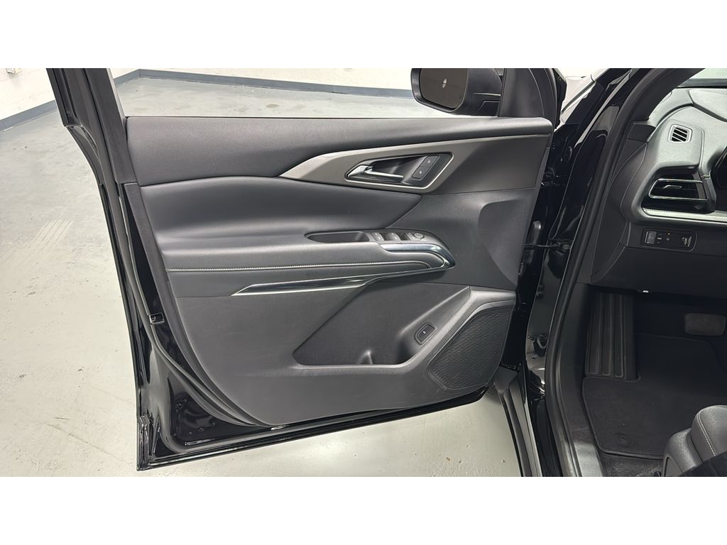 Pre-Owned 2025 Chevrolet Traverse LT SUV in Columbia #R2641 | Stan ...