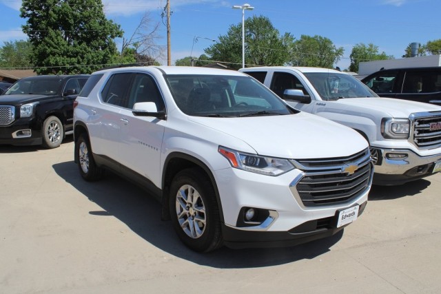 Pre-Owned 2020 Chevrolet Traverse LT 4D Sport Utility in Council Bluffs ...