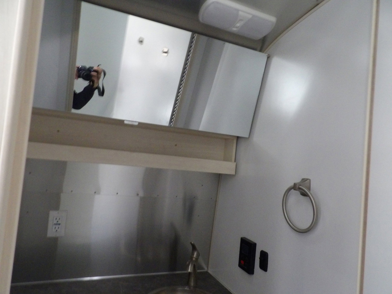 Pre-Owned 2022 Airstream Flying Cloud M-25B (Rear Hatch) Travel Trailer ...