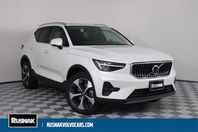 New 2025 Volvo XC40 B5 Plus Bright Theme 4D Sport Utility in Pasadena ...