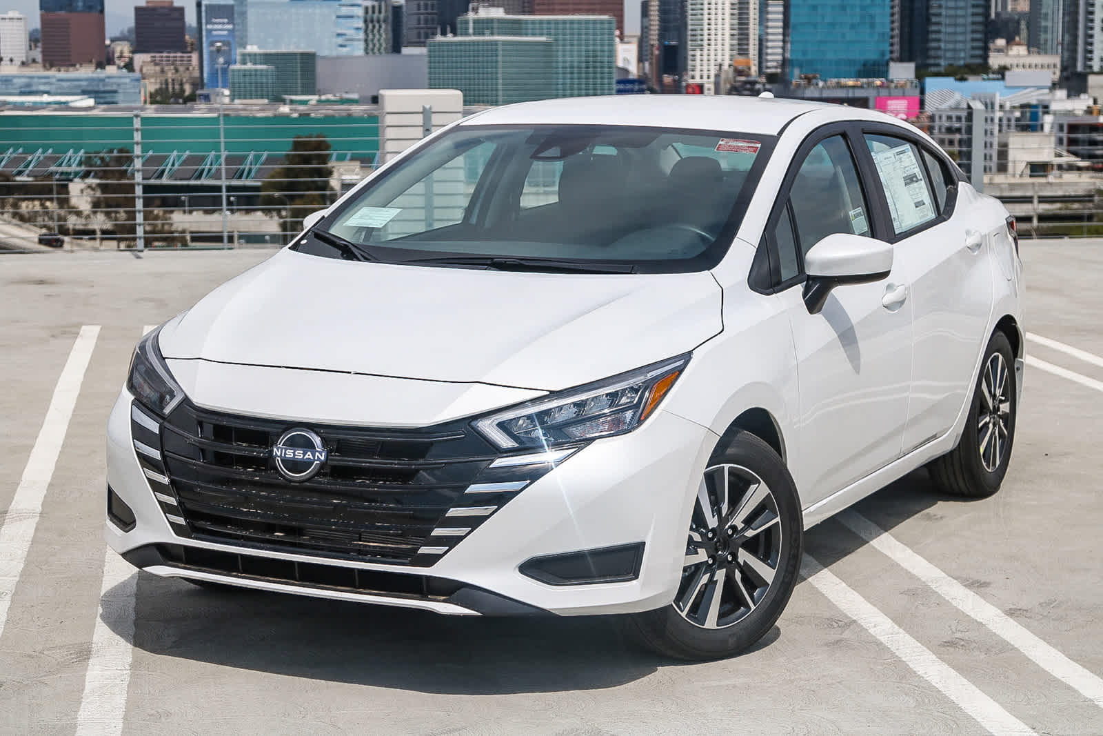 Nuevo 2025 Nissan Versa SV Coche en Los Angeles #N5846421 | Nissan of ...