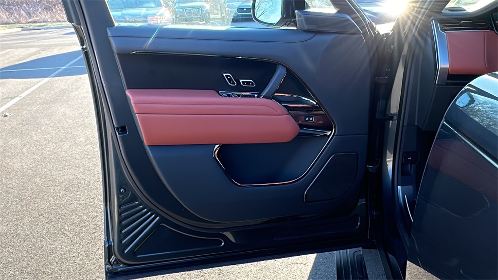 New 2025 LAND ROVER Range Rover SV Signature Suite SUV in North Haven ...