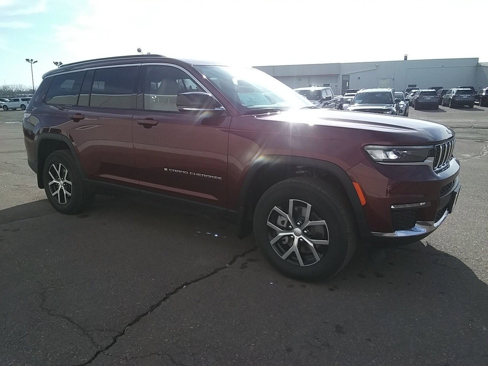 New 2025 Jeep Grand Cherokee L Limited Utility for Sale #59470 | Aberdeen Chrysler Center