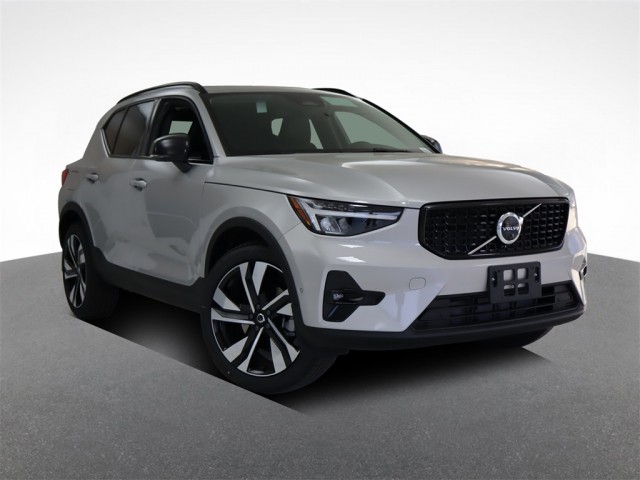New 2025 Volvo XC40 B5 Plus Dark Theme 4D Sport Utility in Pasadena ...
