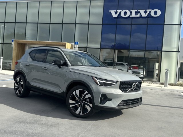 New 2025 Volvo XC40 Plus Dark Theme Sport Utility in Stuart #VA52123 ...