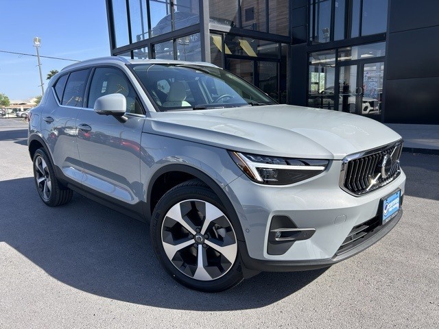 Pre-Owned 2025 Volvo XC40 B5 Plus Bright Theme 4D Sport Utility in ...
