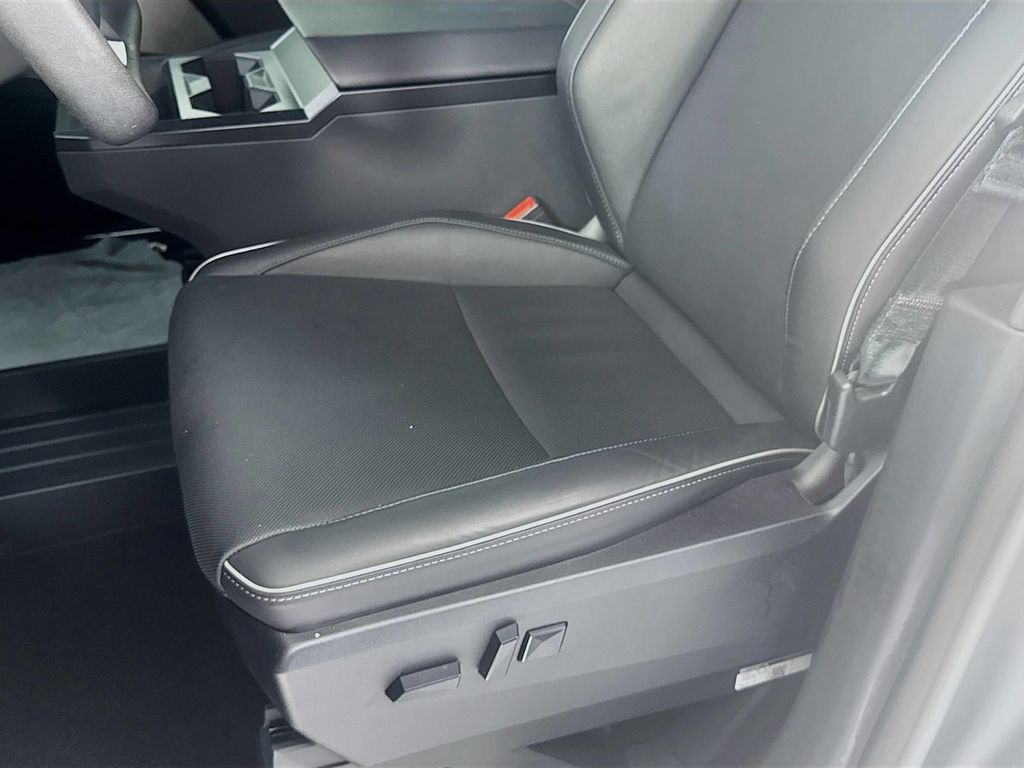 Pre-Owned 2024 Tesla Cybertruck Base 4D Crew Cab in #H12113B ...