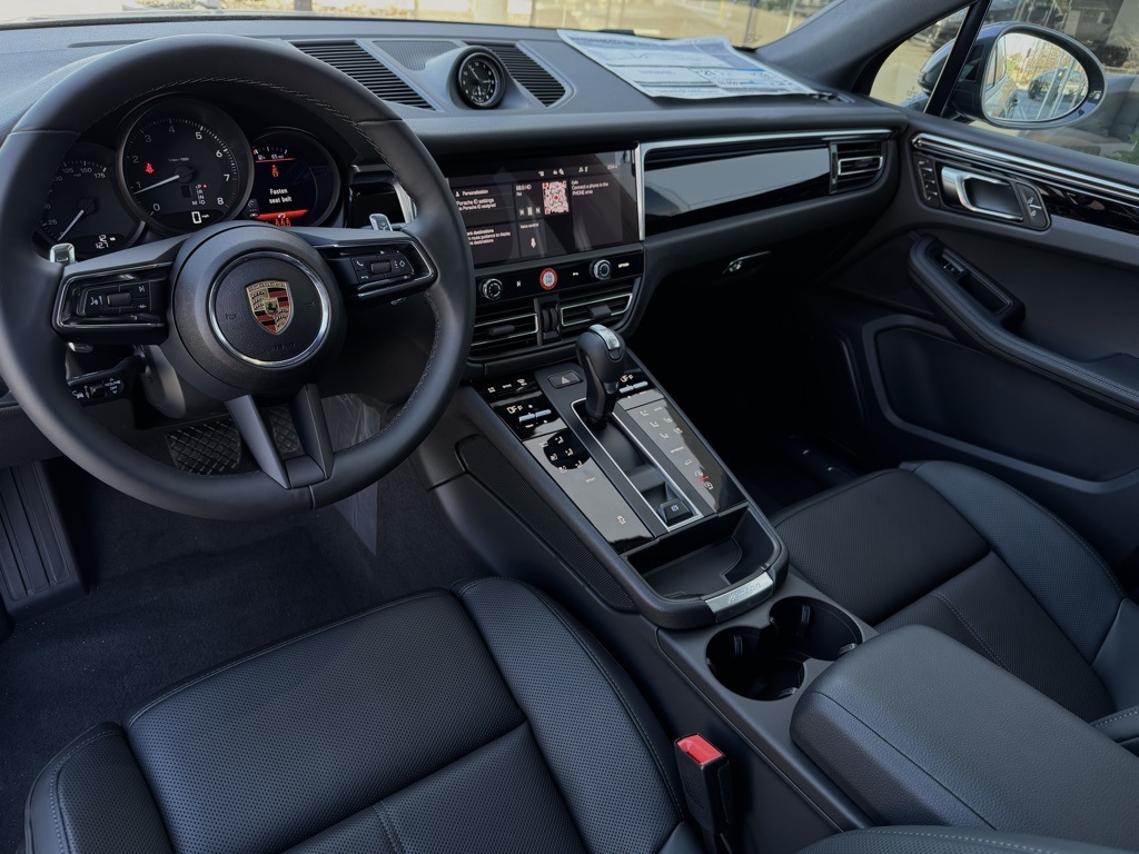New 2025 Porsche Macan 4D Sport Utility in Falmouth #F10315 | Porsche Maine