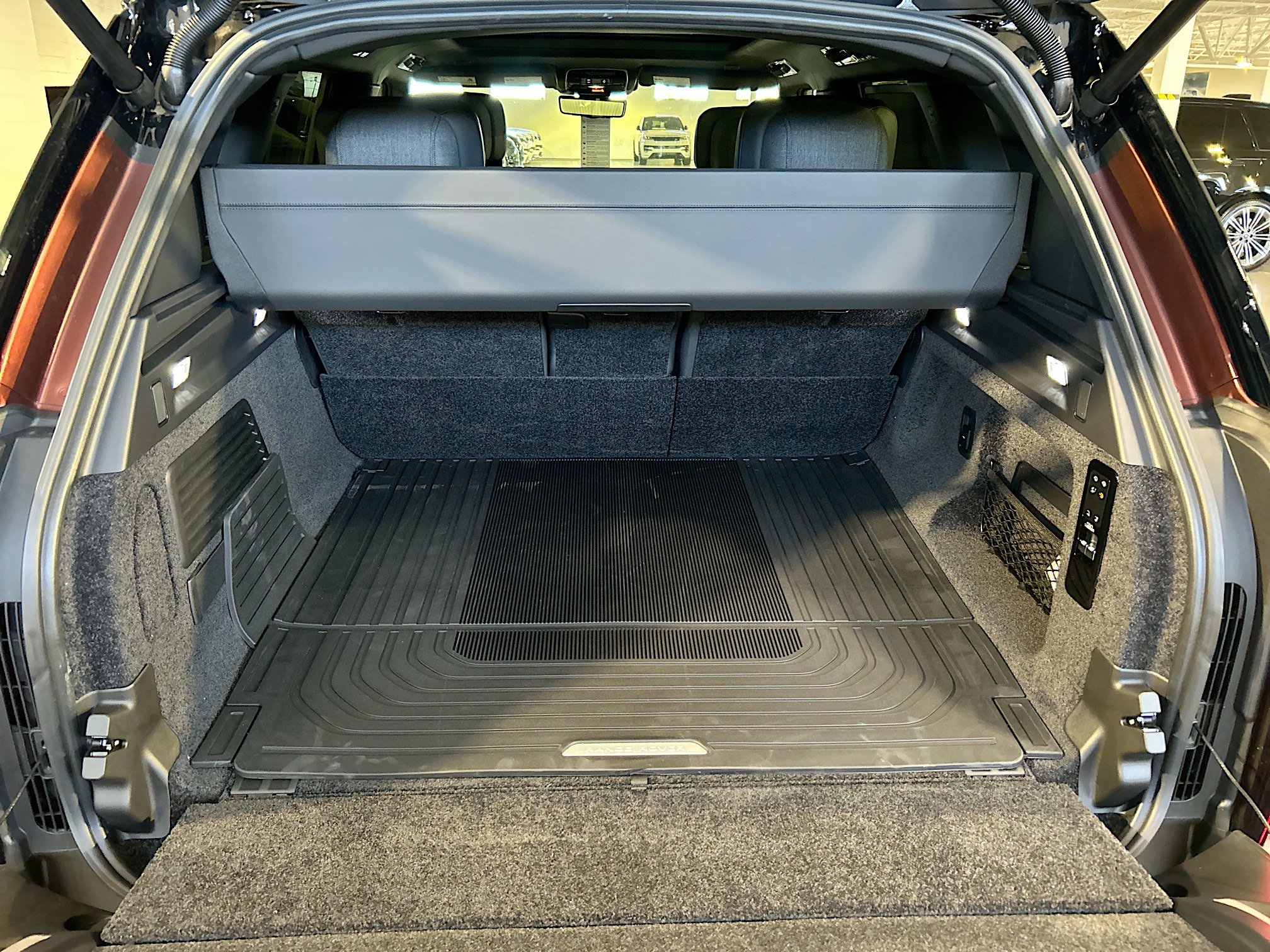 New 2025 Land Rover Range Rover SV SUV in Tampa #A274943 | Land Rover Tampa