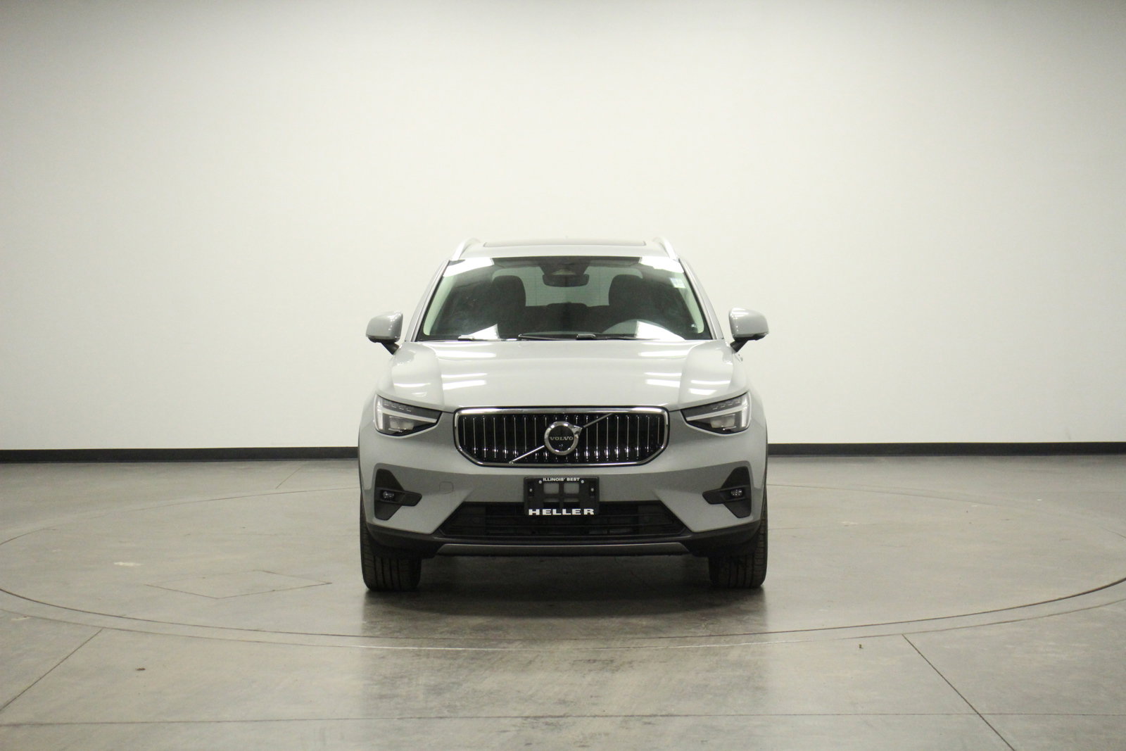 Pre-Owned 2025 Volvo XC40 B5 Plus Bright Theme 4D Sport Utility in ...
