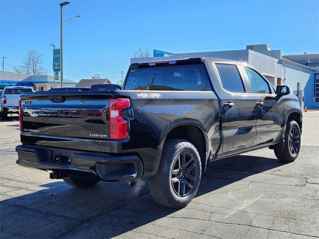 New 2024 Chevrolet Silverado 1500 Custom Crew Cab in Fort Lupton #C0195 ...