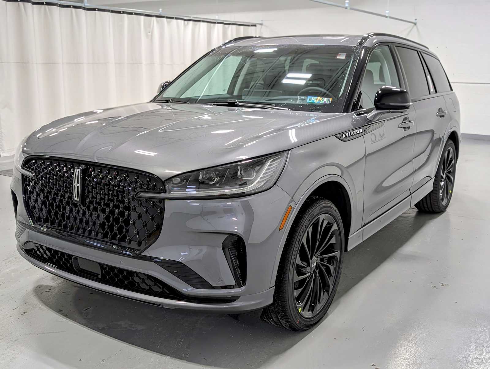 New 2025 Lincoln Aviator Reserve in Asher Gray Metallic Clearcoat ...