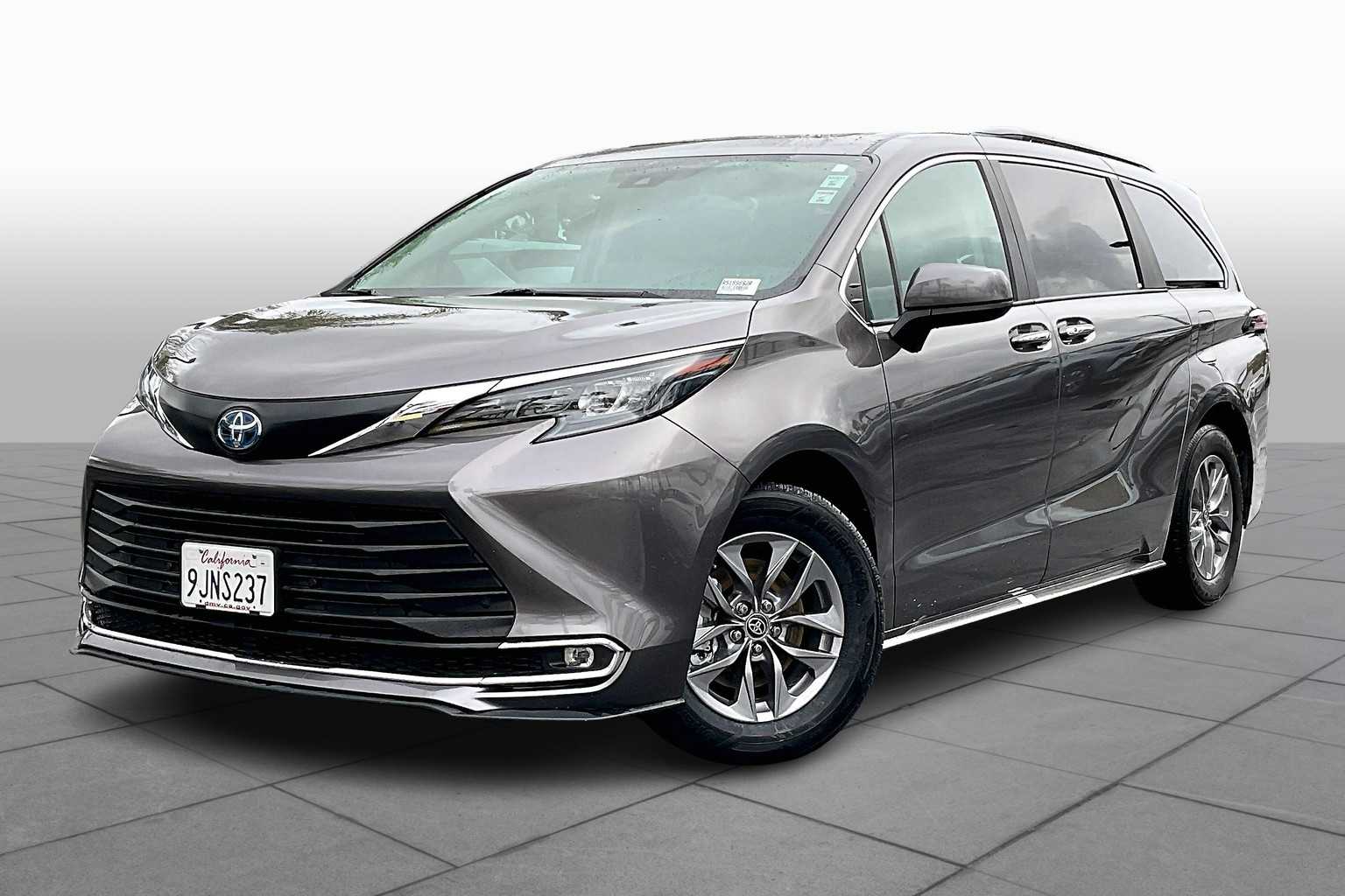 Pre-Owned 2024 Toyota Sienna XLE Mini-van, Passenger in Beverly Hills # ...