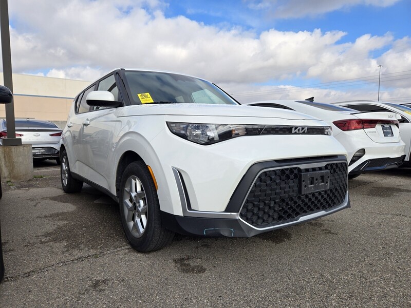 Pre-Owned 2024 KIA SOUL LX IVT Hatchback in Henderson # | Towbin Alfa Romeo