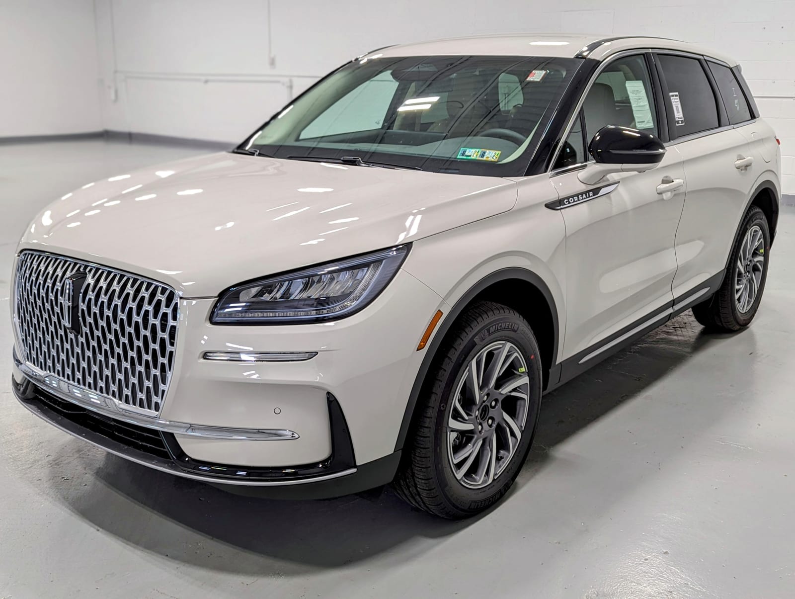 New 2023 Lincoln Corsair Standard in Ceramic Pearl Metallic Tinted ...