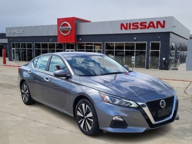 Nissan Altima vs Nissan Sentra | In-Depth Comparison
