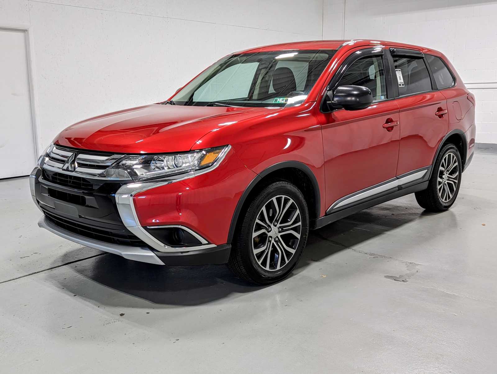 Pre-Owned 2018 Mitsubishi Outlander ES in Rally Red Metallic ...
