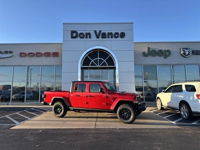 New 2025 Jeep Gladiator Willys 4D Crew Cab in Marshfield #11757 | Don Vance Auto Group